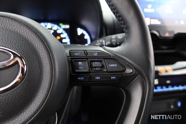 Toyota Yaris Cross 1,5 Hybrid AWD-i Intense - Plus-paketti / Lämpöratti ...