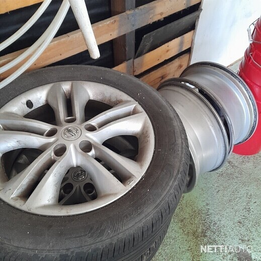 Nissan Qashqai 1,6L 2WD 5MT Acenta Roof Maastoauto SUV 2011 ...