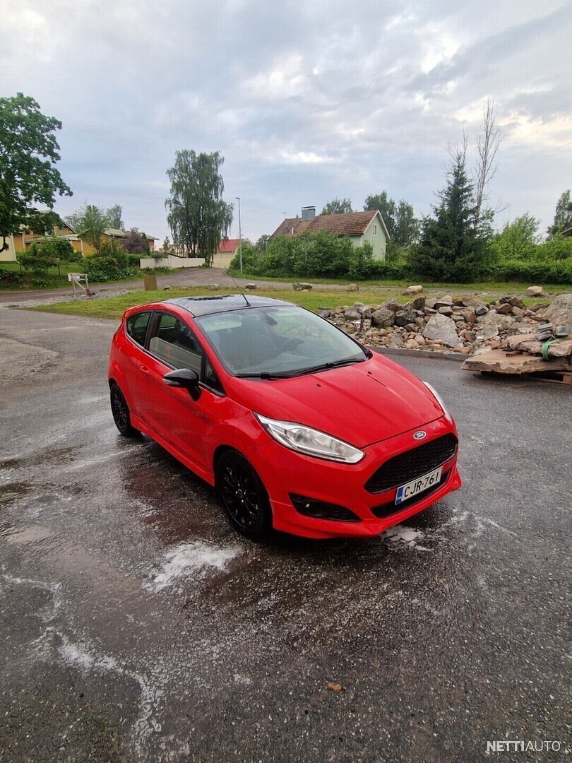 Ford Fiesta Red edition Viistoperä 2015 - Vaihtoauto - Nettiauto
