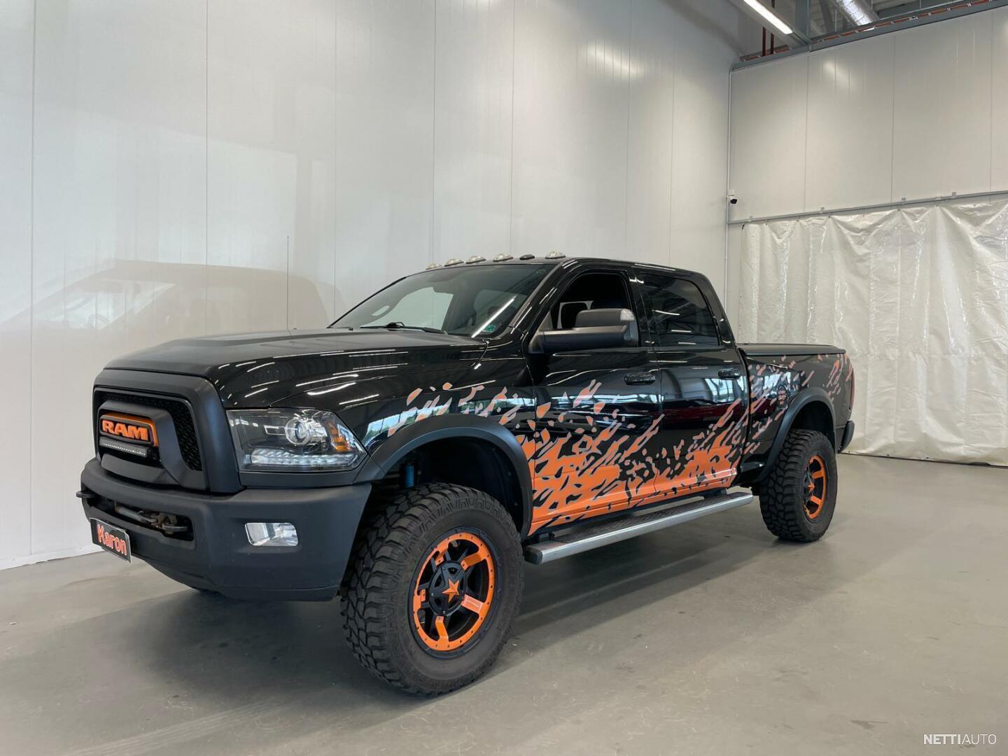 Dodge Ram 2500 2500 Power Wagon 6.4 HEMI Crew Cab / KMC® vanteet / Warn ...