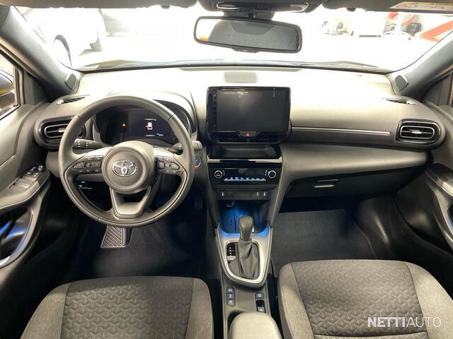 Toyota Yaris Cross 1,5 Hybrid Intense *Plus-paketti* Maastoauto SUV ...