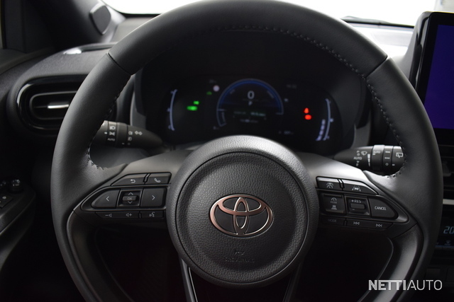 Toyota Yaris Cross 1.5 Hybrid 116 Intense Plus - Nopeaan toimitukseen ...