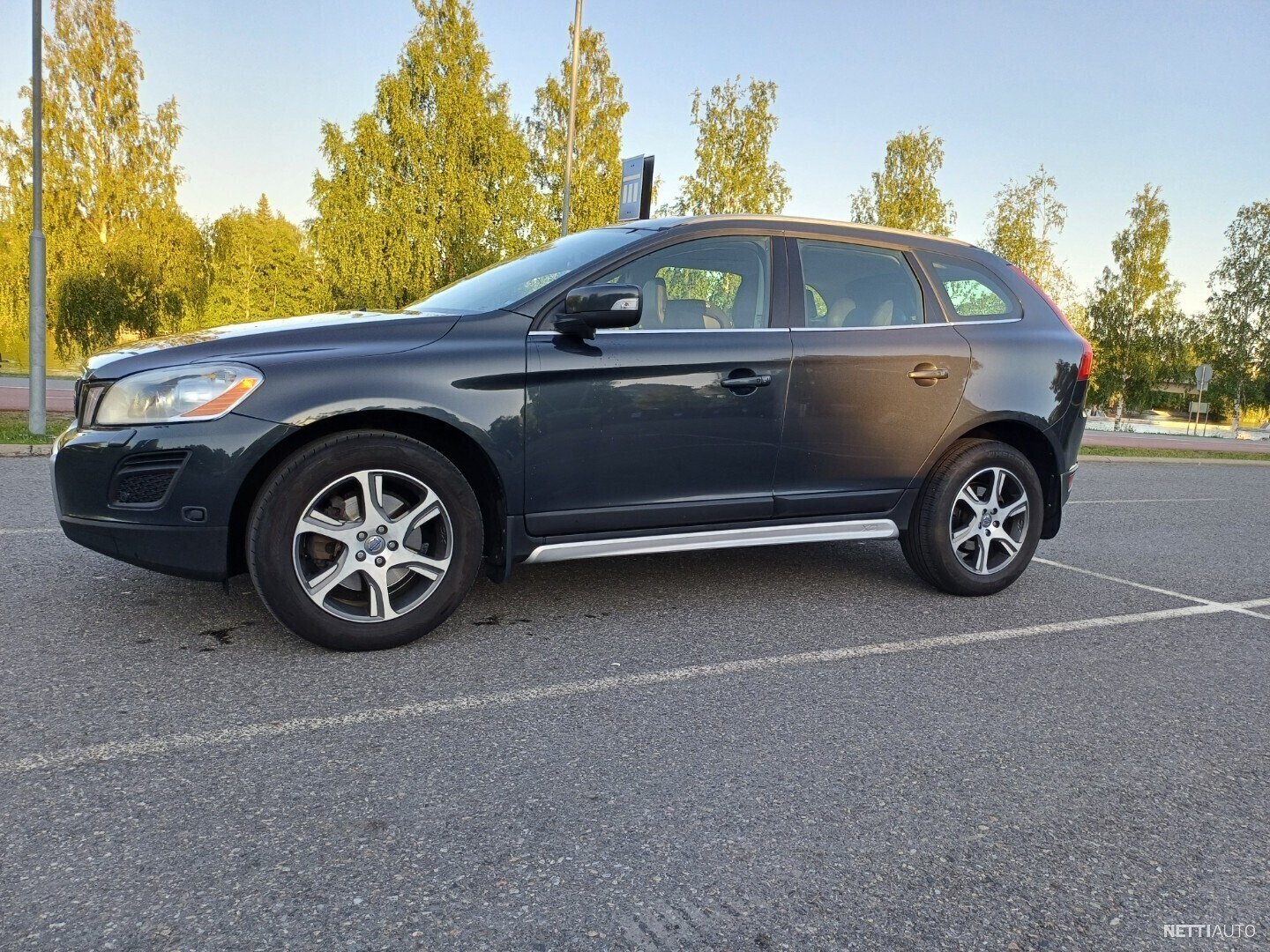 Volvo XC60 D4 AWD Summum aut /Nahat/Vetokoukku/Webasto/Tutkat/Xenonit ...
