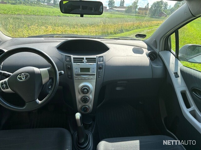 Toyota Yaris 5d MPV 1.3-SCP90l-CHMGKW/246 Viistoperä 2006 - Vaihtoauto ...