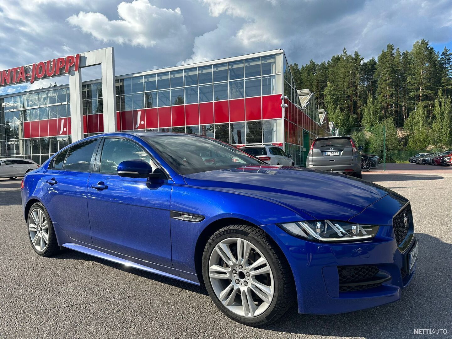 Jaguar XE 20t R-Sport Aut - 3kk lyhennysvapaa - Tyylikäs, Suomi-auto, Navi, Webasto, Bi-xenon ...