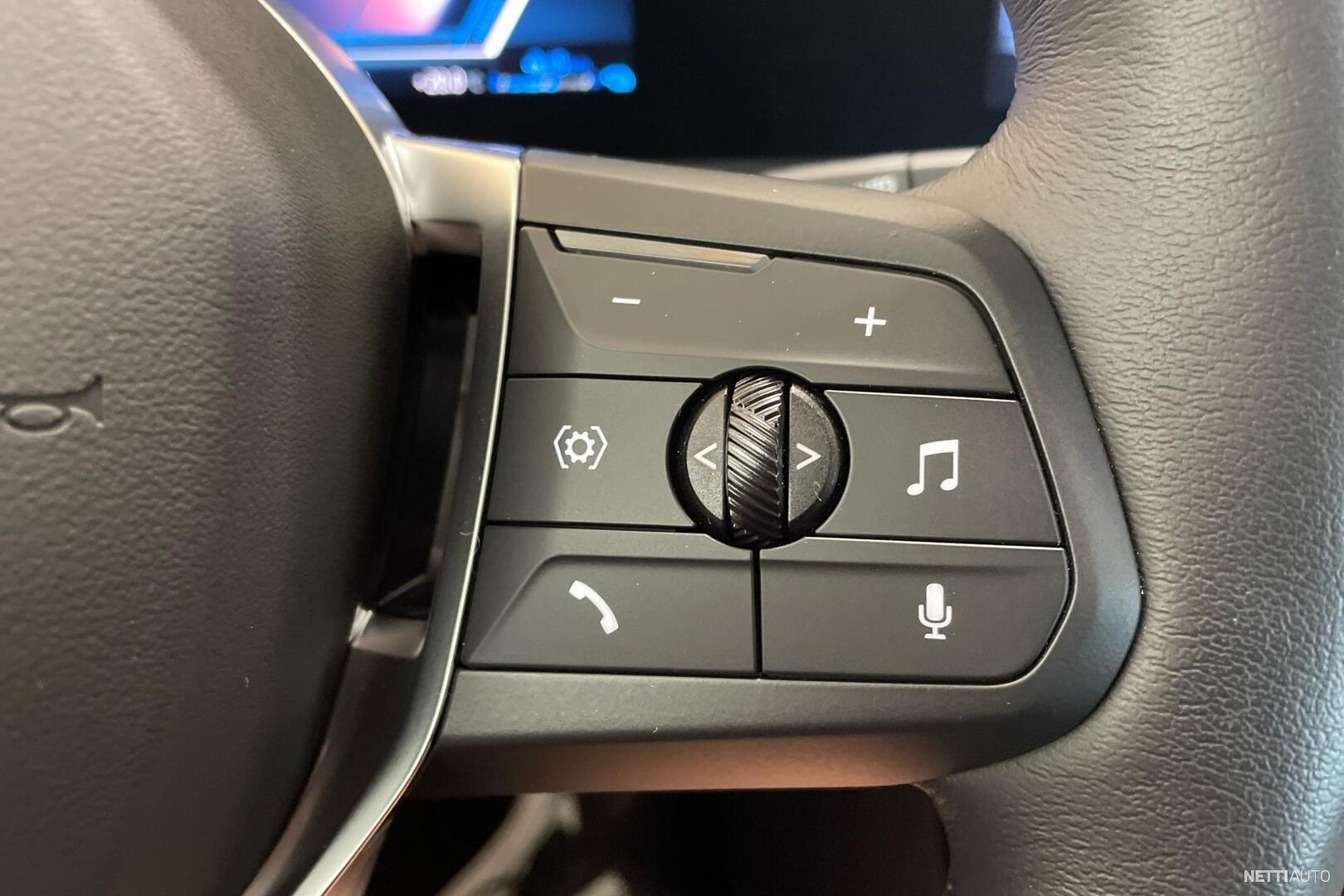 BMW X1 U11 25e xDrive Charged Edition // Vetokoukku / Sporttipenkit ...