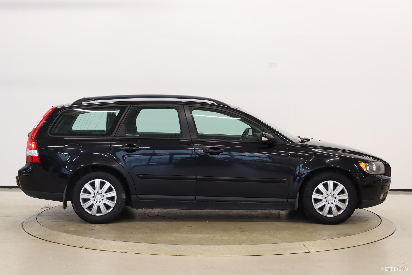 Volvo V50 1,8 - 2xrenkaat vanteineen, moottorilämmitin, vetokoukku ...