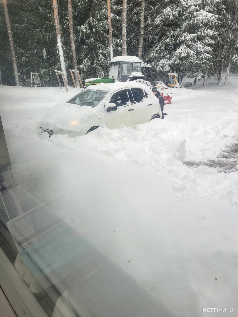 Toyota Yaris 1.4 D4D PAKETTI AUTO Farmari 2011 - Vaihtoauto - Nettiauto