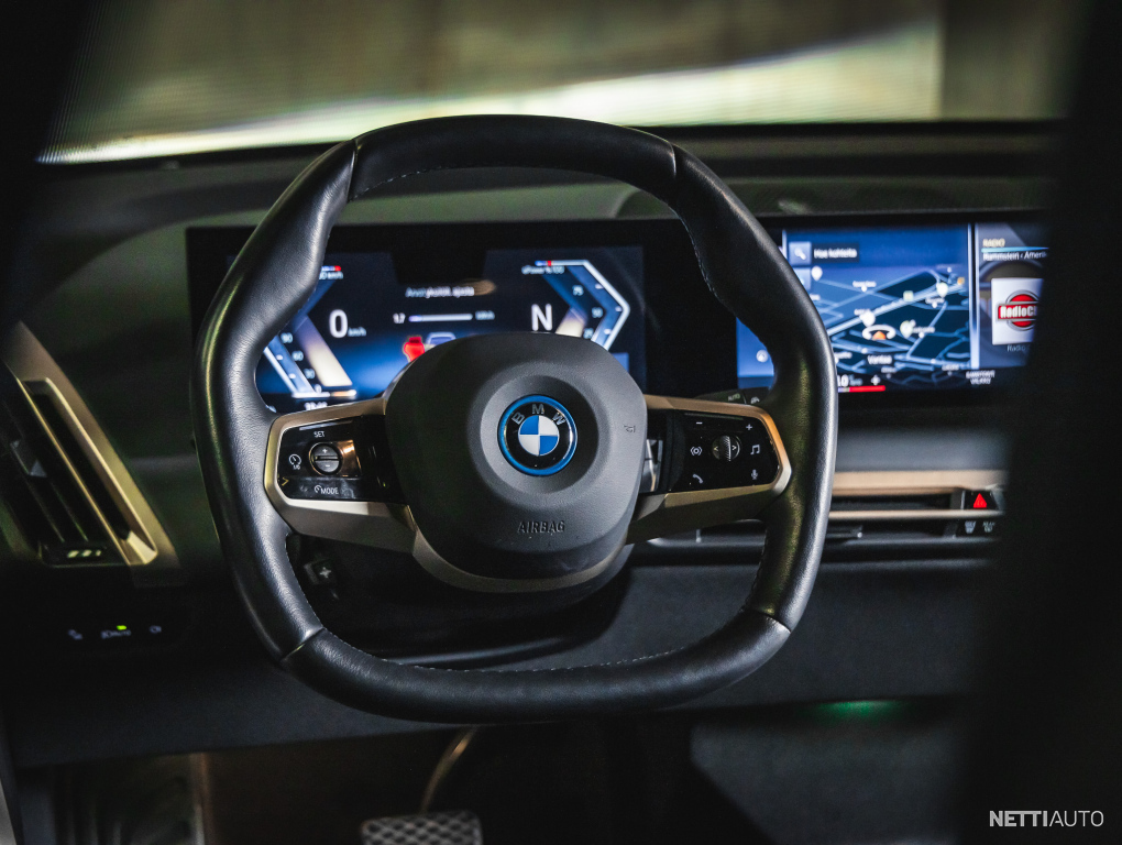 BMW iX M60 Täysvarusteltu* | 22" Vanteet | Amido-Täysnahkaverhoilu ...