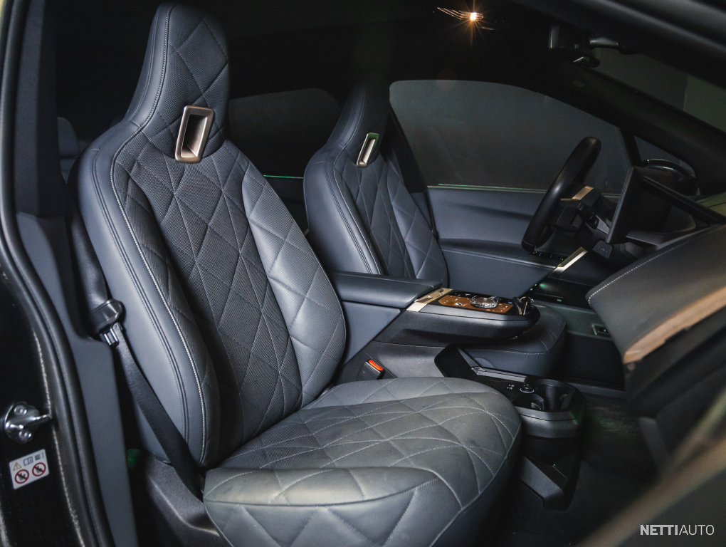 BMW iX M60 Täysvarusteltu* | 22" Vanteet | Amido-Täysnahkaverhoilu ...
