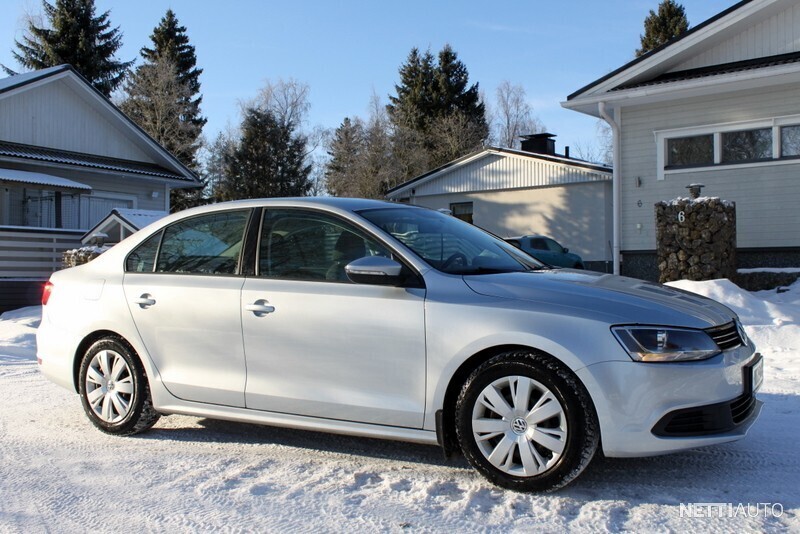 Volkswagen Jetta 1,2 TSI 77 kW (105 hv) BMT Trendline Porrasperä 2011 ...