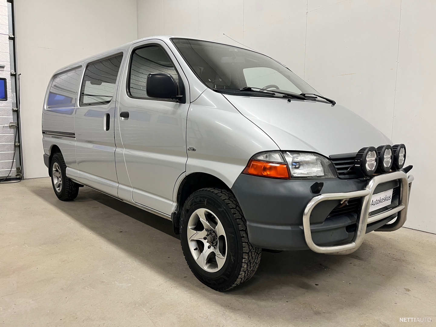 Toyota Hiace 2.5 D4D 100 5d pitkä 4wd Erittäin siisti kuntoinen! Pitkä ...