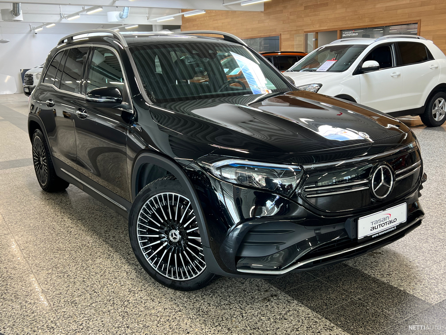 Mercedes-Benz EQB 300 4Matic AMG Line Maastoauto SUV 2023 - Vaihtoauto - Nettiauto