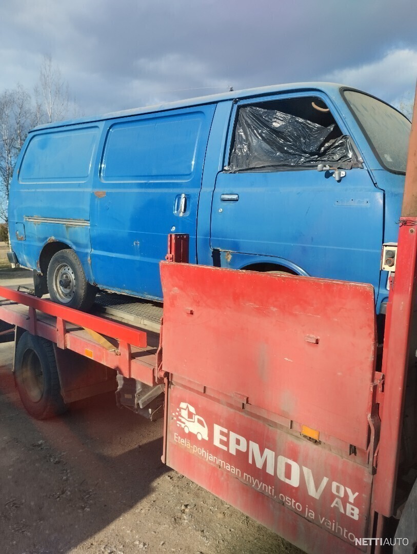 Toyota Hiace Umpi paku teese miehelle Lyhyt - Matala 1982 - Vaihtoauto ...